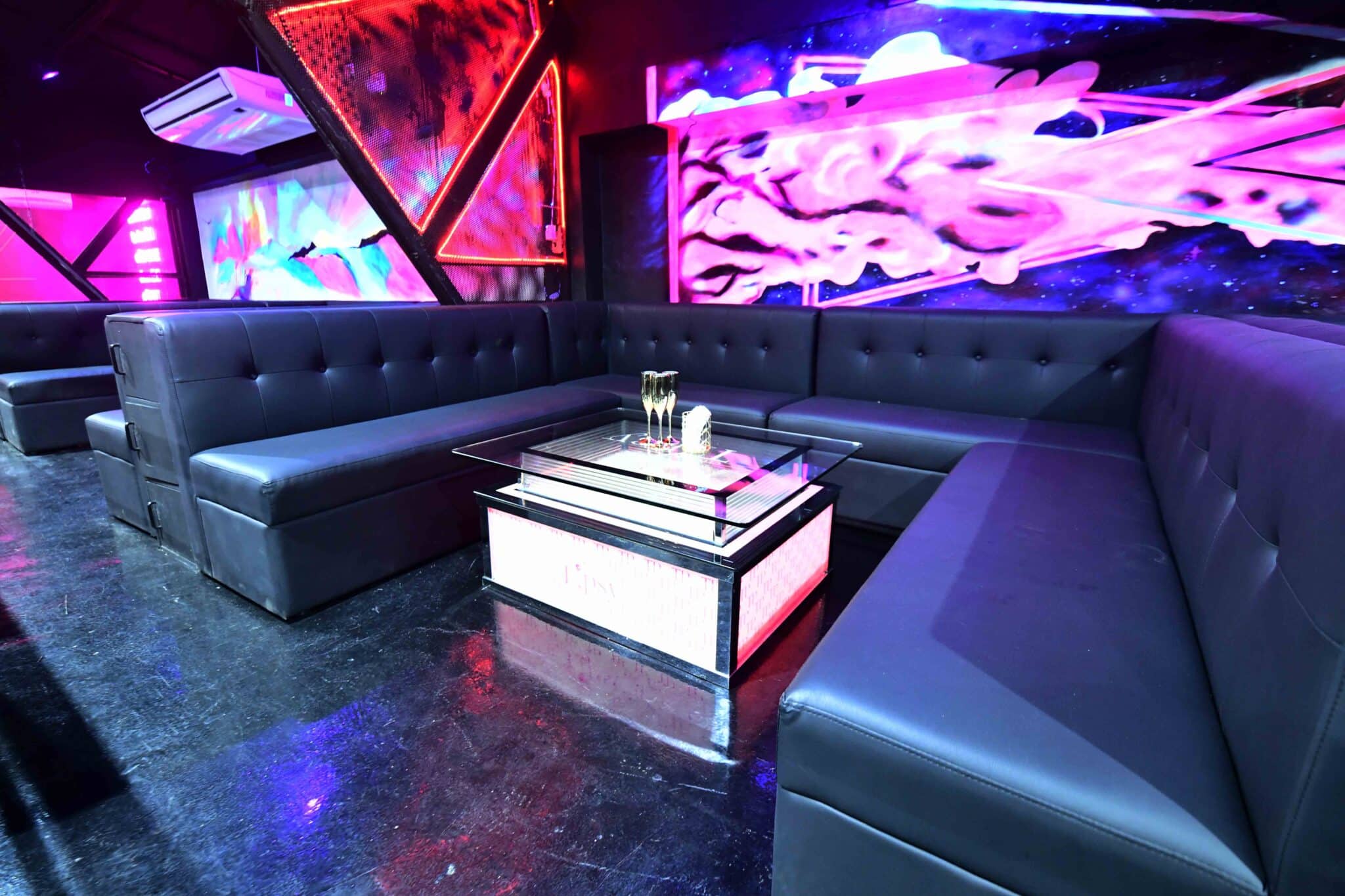 Book a Table | Night Club & Disco - Club Tipsy Cebu