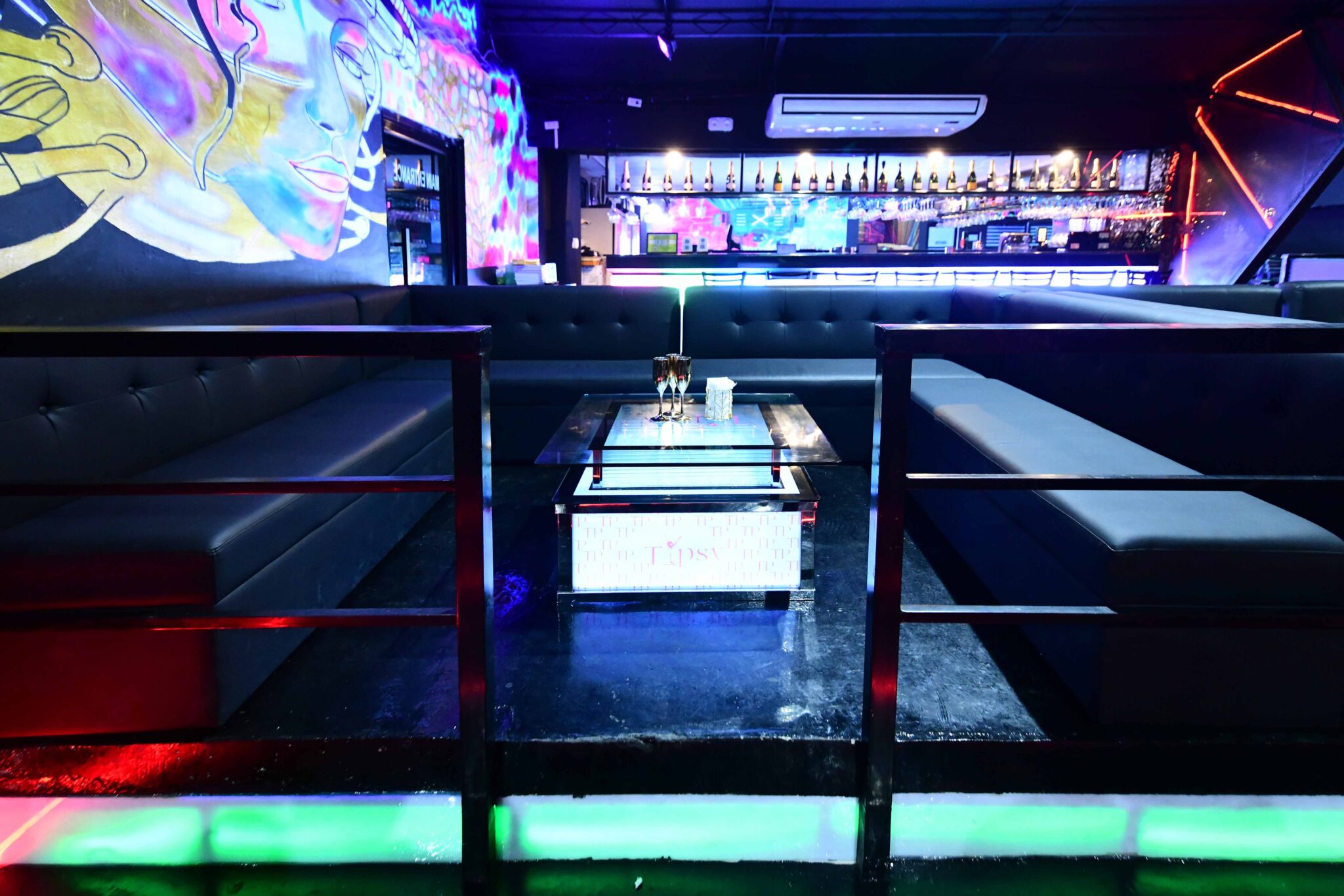 Book a Table | Night Club & Disco - Club Tipsy Cebu