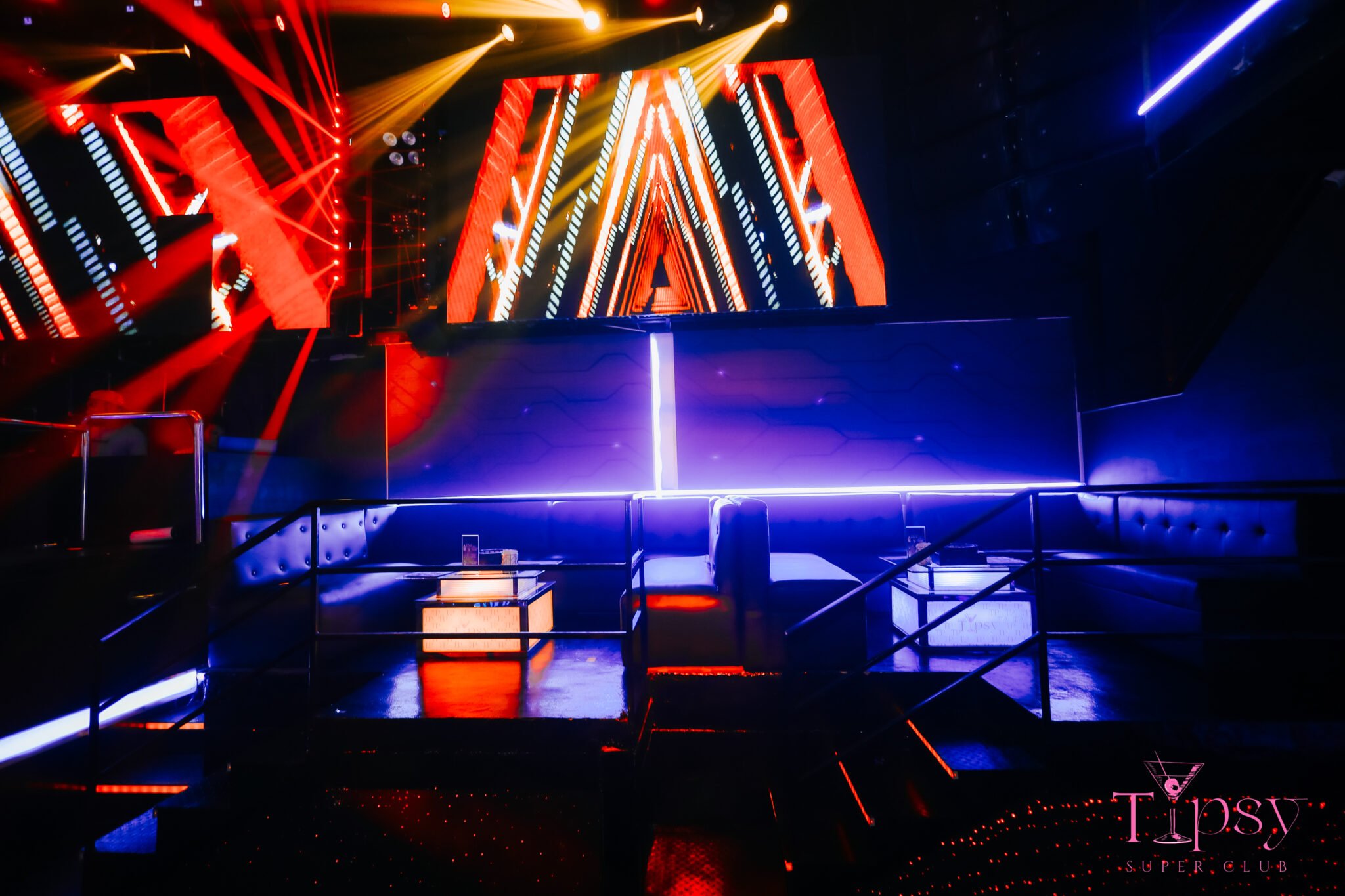 Book a Table | Night Club & Disco - Club Tipsy Cebu